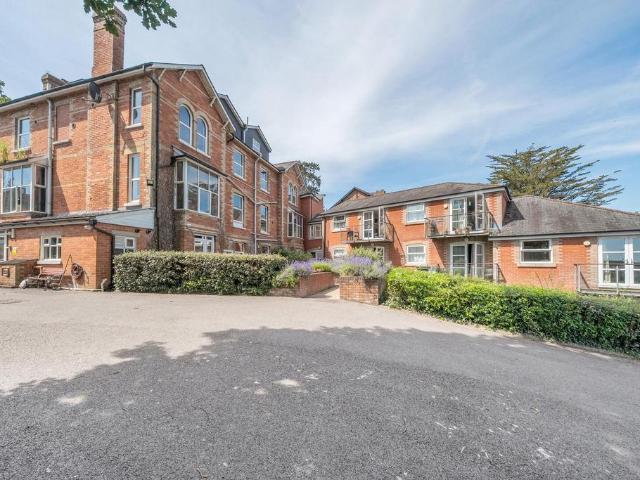 1 bedroom ground flat to rent