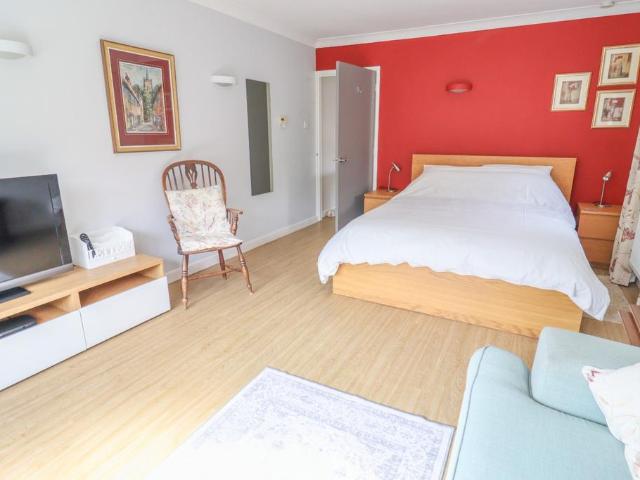 1 bedroom ground flat to rent
