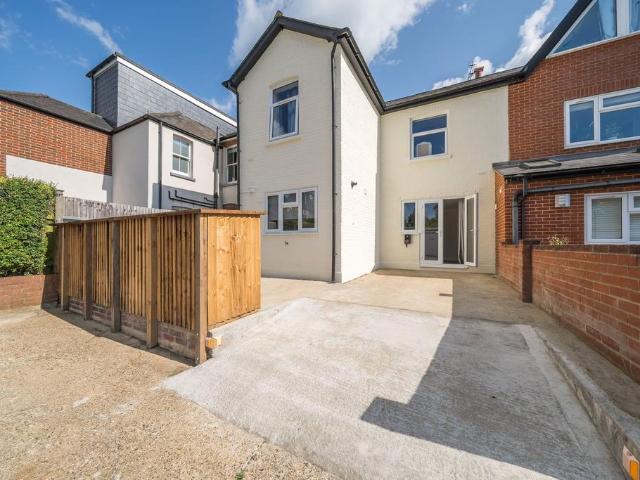 1 bedroom ground flat to rent
