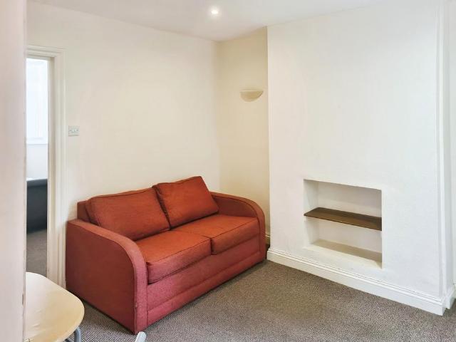 1 bedroom ground flat to rent