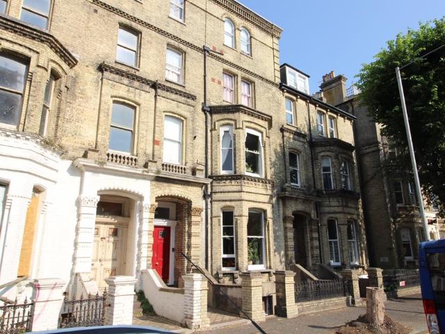 1 bedroom ground flat to rent