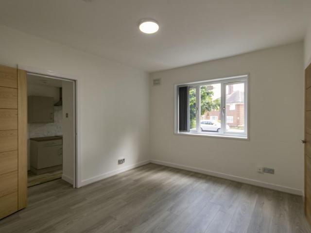 1 bedroom ground flat to rent