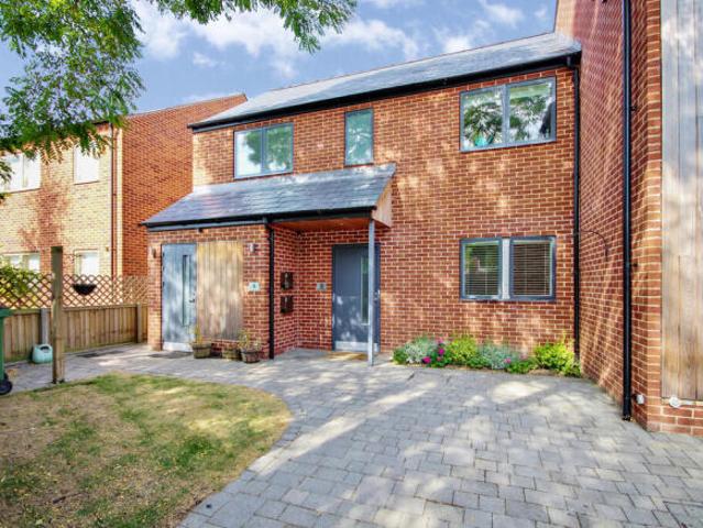 1 bedroom ground floor maisonette for rent in Ashbury Terrace, CB1