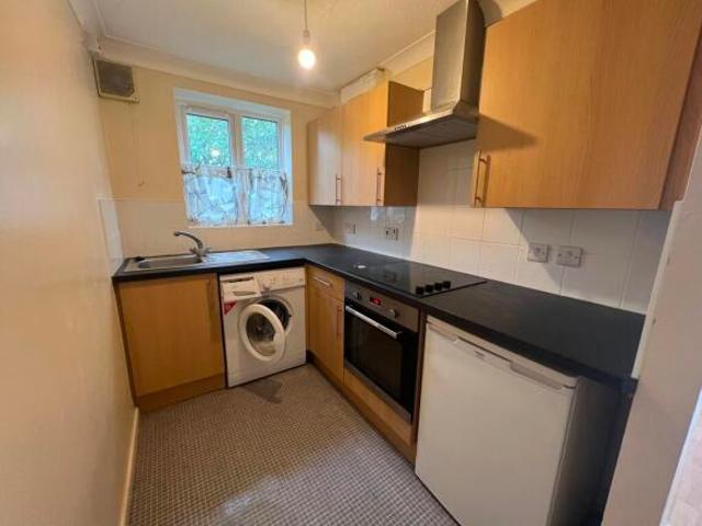 1 bedroom ground floor maisonette for rent in Bergamot Gardens, Walnut Tree, Milton Keynes, MK7