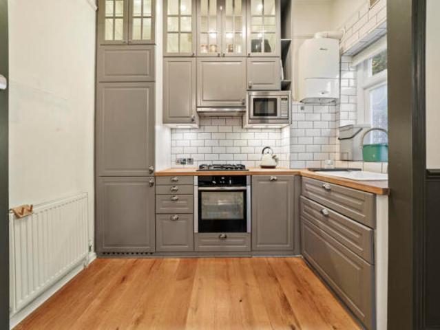 1 bedroom ground floor maisonette for rent in Broom Road, Teddington, TW11