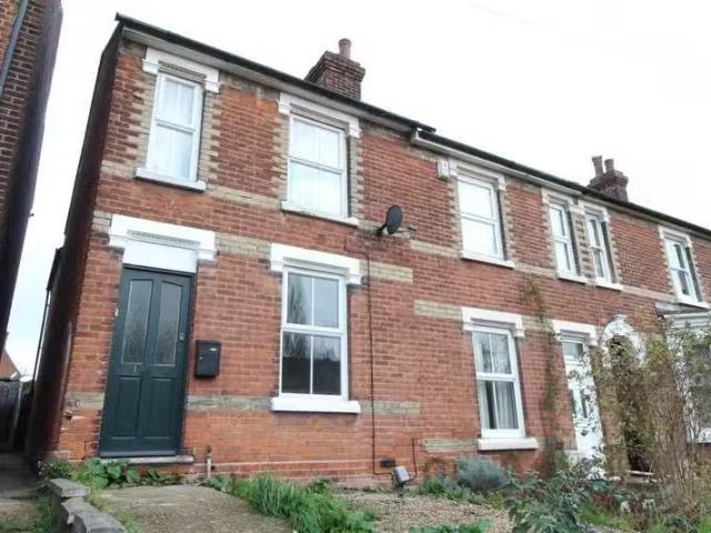 1 bedroom ground floor maisonette for rent in Old Heath Road.