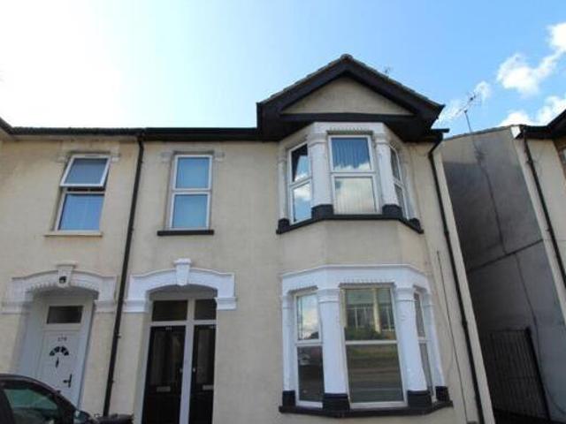1 Bedroom Ground Floor Maisonette For Rent In Romford, Essex