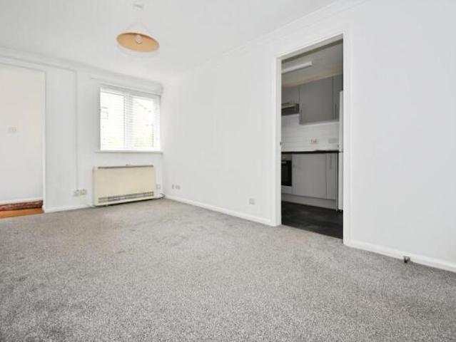 1 bedroom ground floor maisonette for rent in Tresillian Gardens, West End, Southampton, SO18