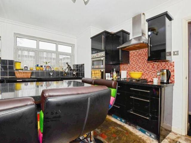 1 bedroom ground floor maisonette for sale in Chalk Hill, Watford, WD19