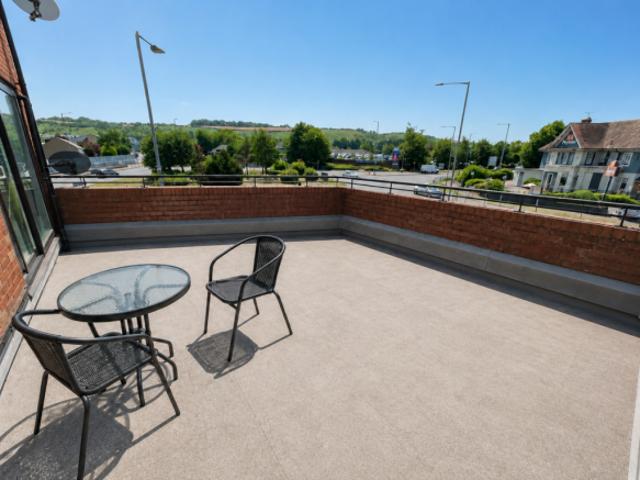 1 bedroom ground floor maisonette for sale in Downlands Court, Browning Road, Luton, Bedfordshire, LU4 0LW, LU4