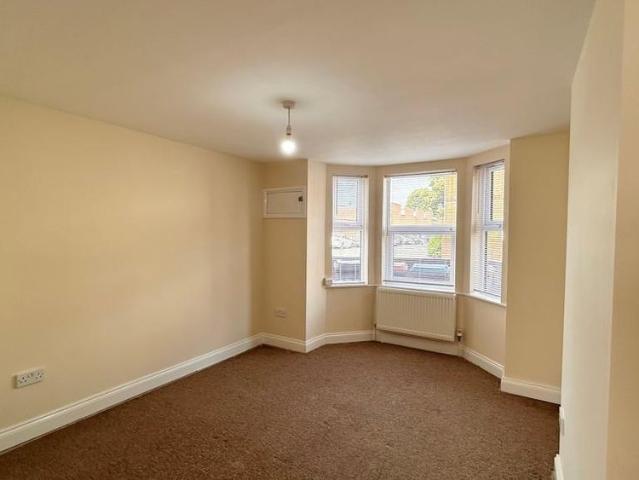 1 bedroom ground floor maisonette to rent