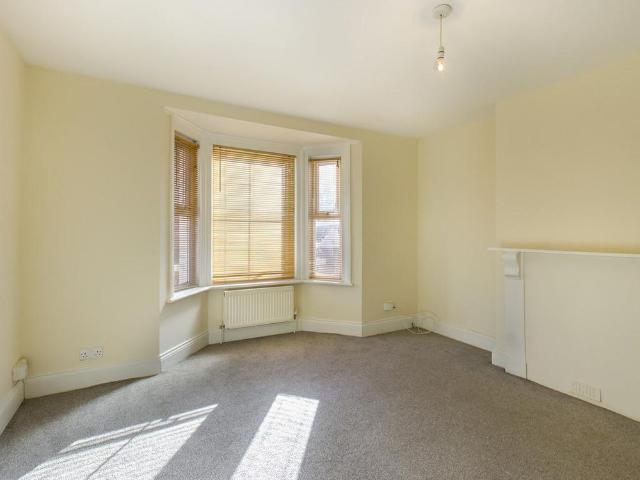 1 bedroom ground floor maisonette to rent