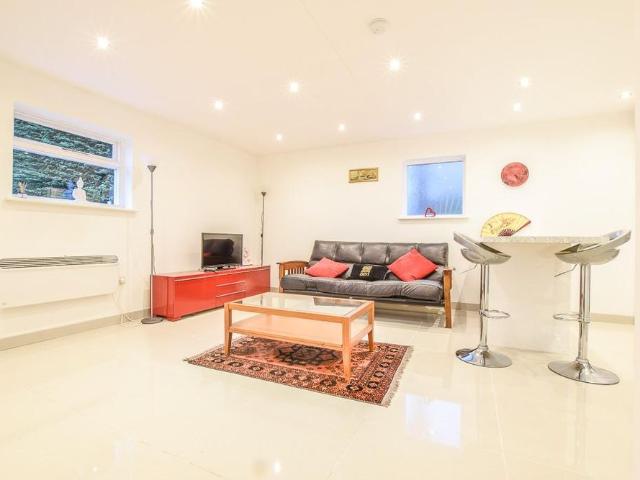 1 bedroom ground floor maisonette to rent