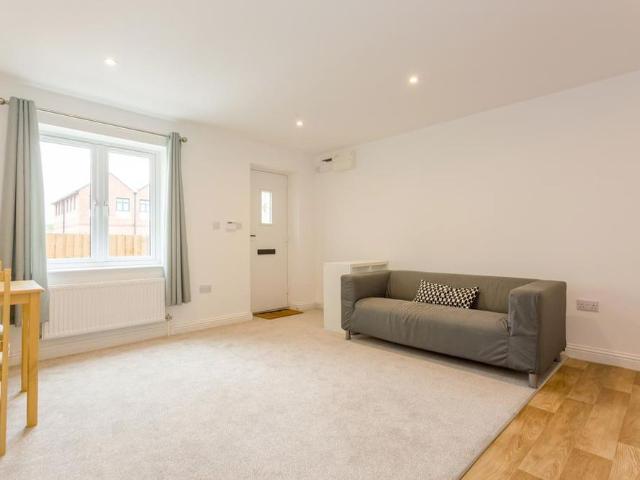 1 bedroom ground floor maisonette to rent
