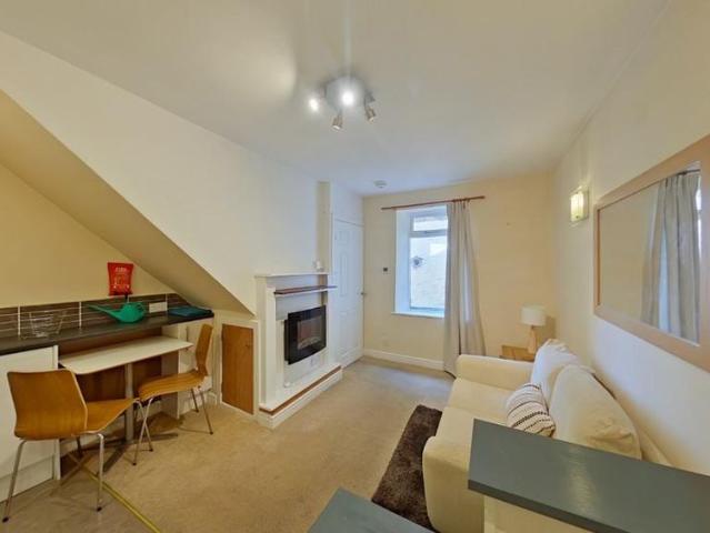 1 bedroom ground floor maisonette to rent