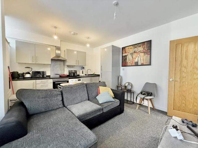 1 bedroom ground floor maisonette to rent