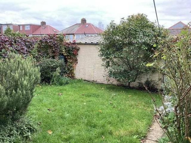1 bedroom ground floor flat for rent in COWPER RD Grnd Floor HANWELL W7