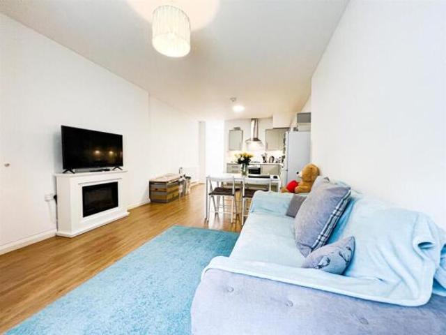 1 bedroom ground floor flat for rent in Capworth Street, London, E10