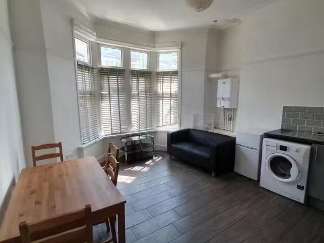 1 bedroom ground floor flat for rent in Claude Road, CARDIFF.
