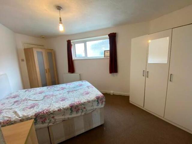 1 bedroom ground floor flat for rent in Cressage Close, Southall, Middlesex, UB1