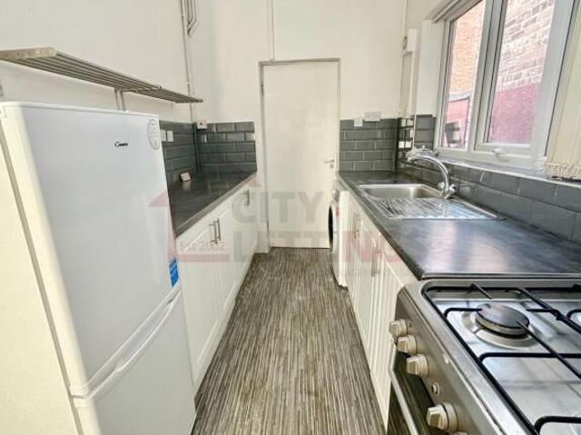 1 bedroom ground floor flat for rent in Alberta Terrace, Forest Fields, NG7
