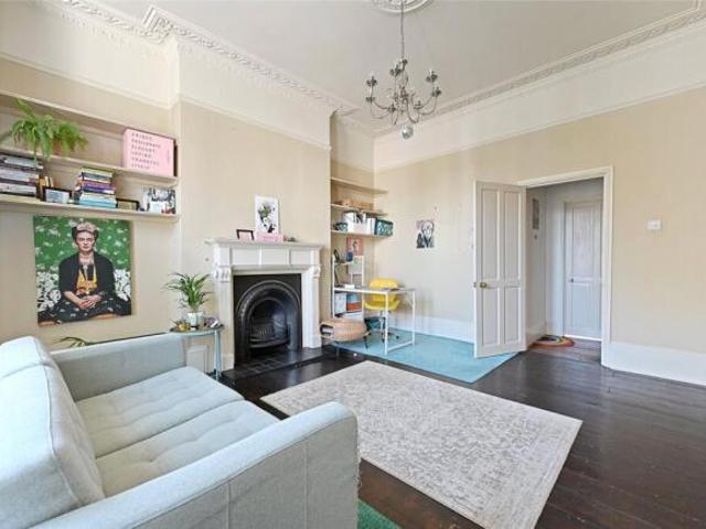 1 bedroom ground floor flat for rent in Askew Road, London, W12