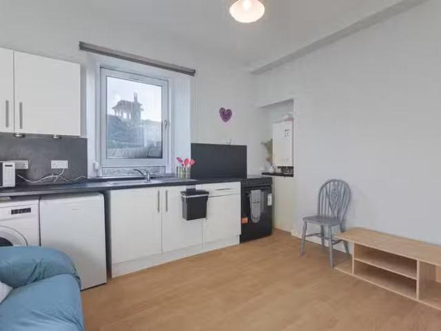 1 bedroom ground floor flat for rent in Baker Street, Aberdeen.