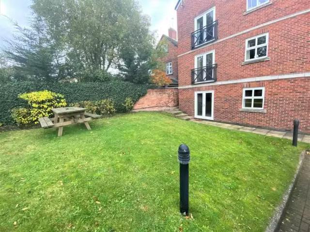 1 bedroom ground floor flat for rent in Great Willow Court, Al.