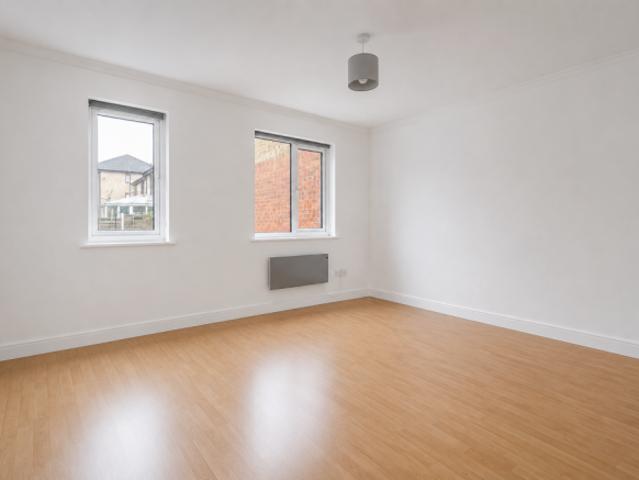 1 bedroom ground floor flat for rent in Green Pond Close, London, E17
