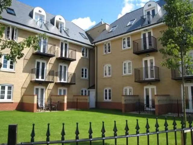 1 bedroom ground floor flat for rent in Grosvenor Place, East.