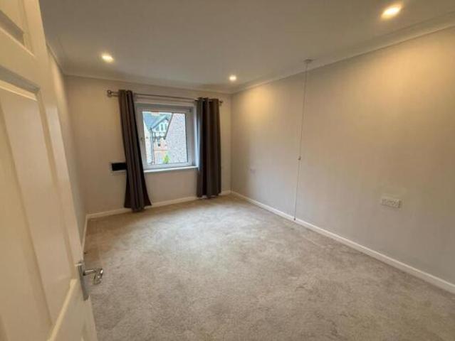 1 bedroom flat for rent in Denehyrst Court, York Road, GU1
