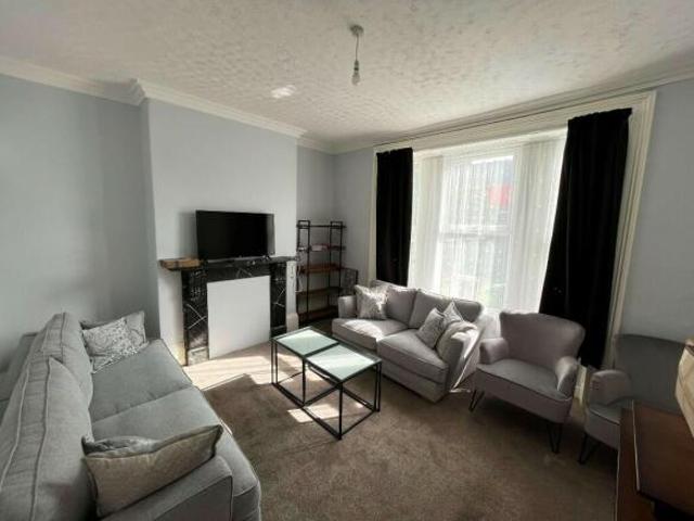 1 bedroom ground floor flat for rent in Embankment Road, Plymouth, Devon, PL4