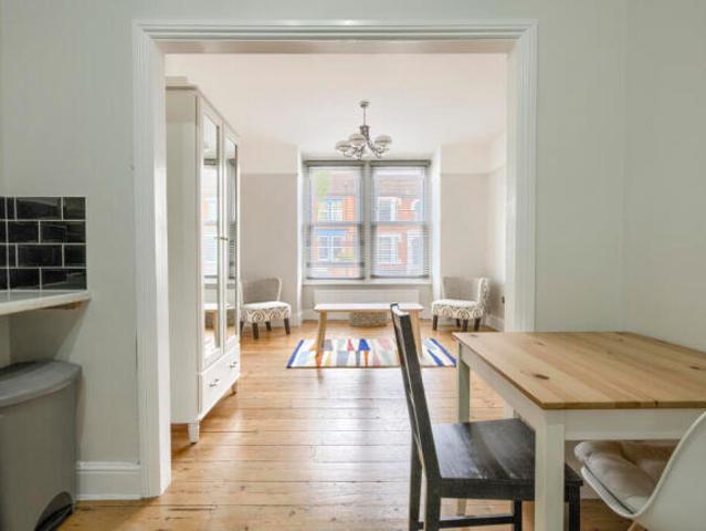 1 bedroom ground floor flat for rent in Forest Drive West, London, E11