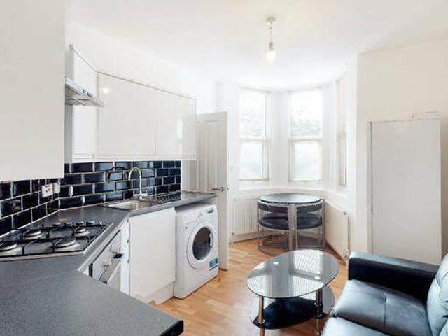 1 bedroom ground floor flat for rent in Fulham Palace Road London W6