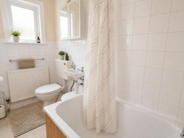 1 bedroom ground floor flat for rent in Hampden Road, Hornsey, N8