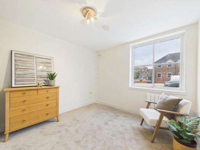 1 bedroom ground floor flat for rent in High Street, Worthing, BN11