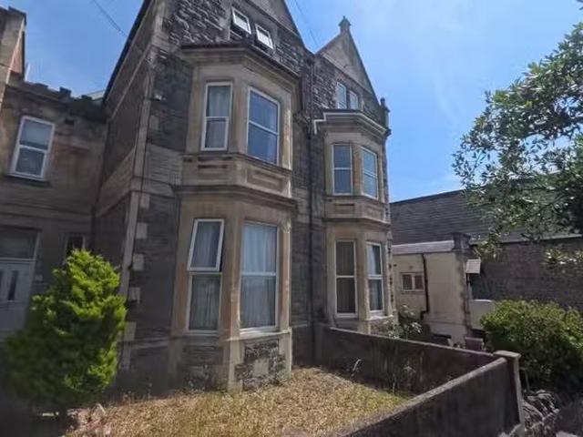 1 bedroom ground floor flat for rent in Highbury Parade, Westo.