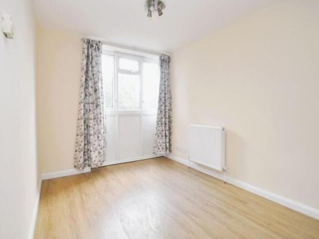 1 bedroom ground floor flat for rent in Oakfield Close, New Malden, KT3