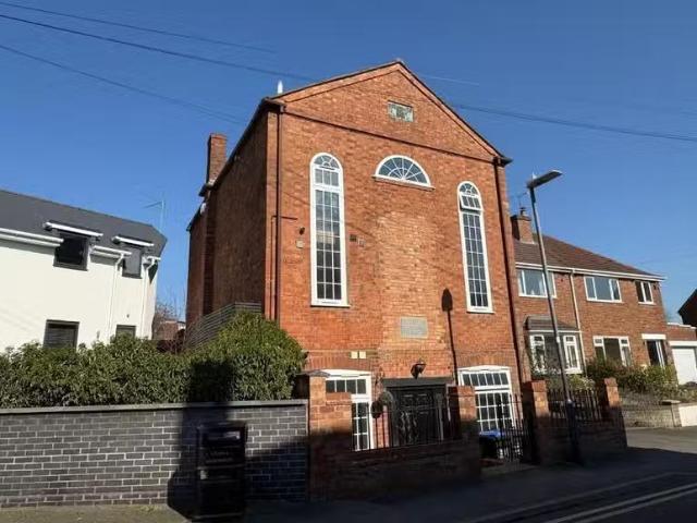 1 bedroom ground floor flat for rent in Ledbrook Hall, High St.
