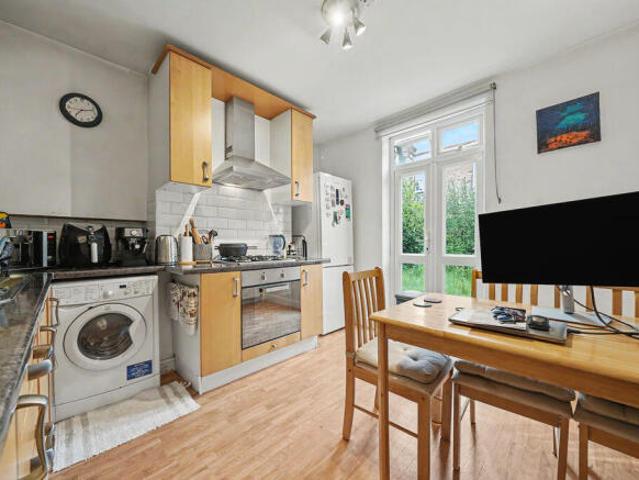 1 bedroom ground floor flat for rent in Lysias Road, London, SW12