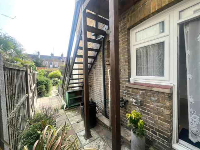 1 bedroom ground floor flat for rent in Maldon Road, Southend On Sea, SS2