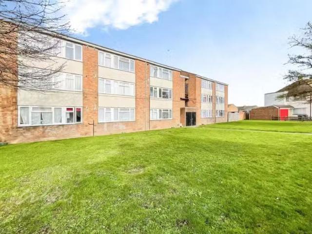 1 bedroom ground floor flat for rent in Melbourne Avenue Ramsg.