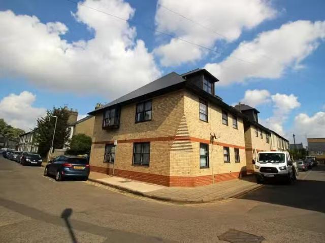 1 bedroom ground floor flat for rent in Milford Street, Cambri.