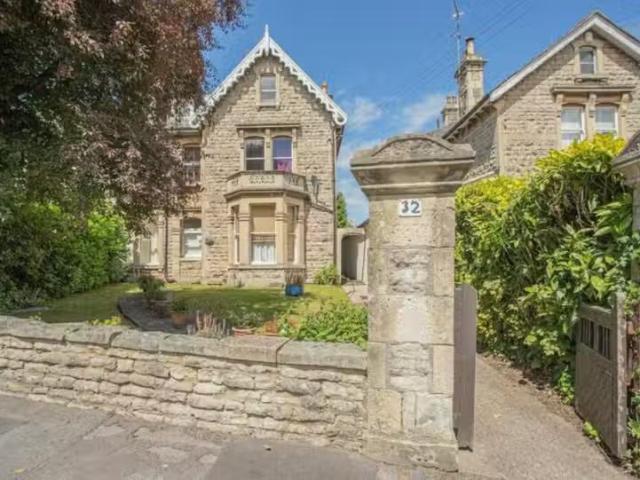 1 bedroom ground floor flat for rent in Newbridge Hill, Bath.