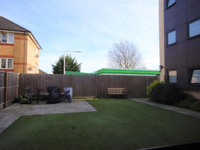 1 bedroom ground floor flat for rent in Snakes Lane East, Woodford Green, Essex, IG8