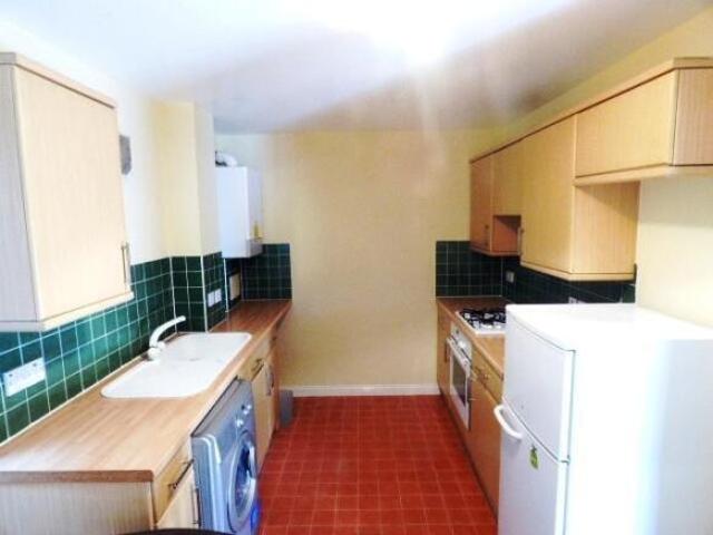 1 bedroom ground floor flat for rent in Shalbourne Square, Hackney, London, E9