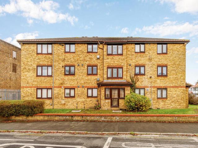 1 bedroom ground floor flat for rent in Spruce Court, Popes Lane, W5