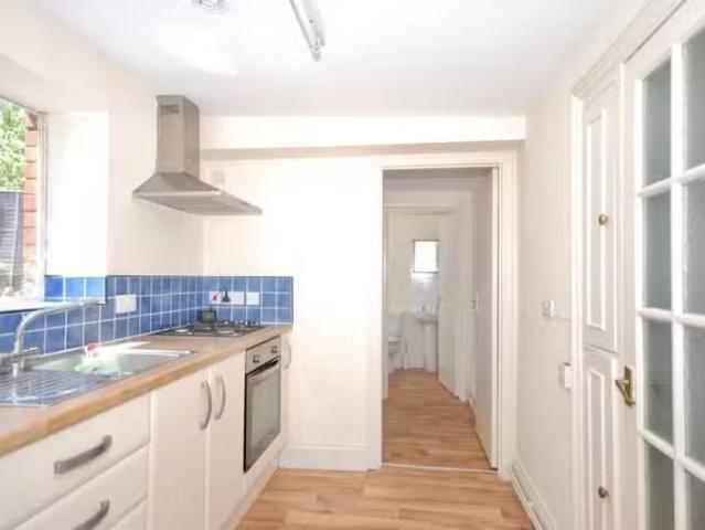 1 bedroom ground floor flat for rent in Station Road, Castle C.