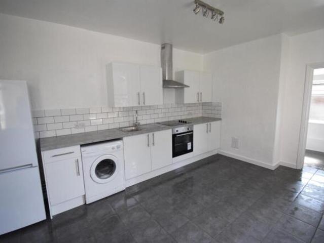 1 bedroom ground floor flat for rent in Penarth Road, Caerdydd, CF11