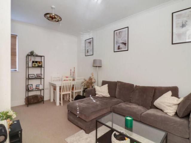 1 bedroom ground floor flat for rent in The Hexagon, BA2